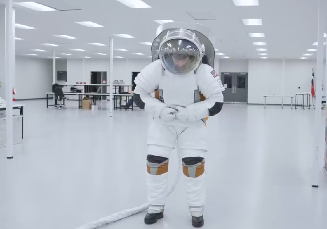 Collins Aerospace dévoile son prototype de scaphandre - La Chronique ...